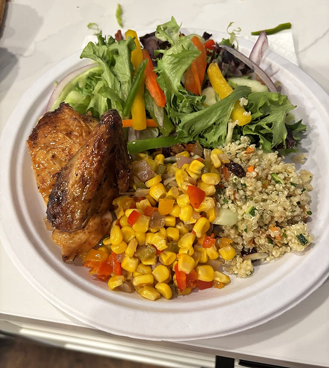 A protein plate that makes "eating healthy" feel like cheating. That chicken looks like it's auditioning for a food magazine cover—and nailing it.