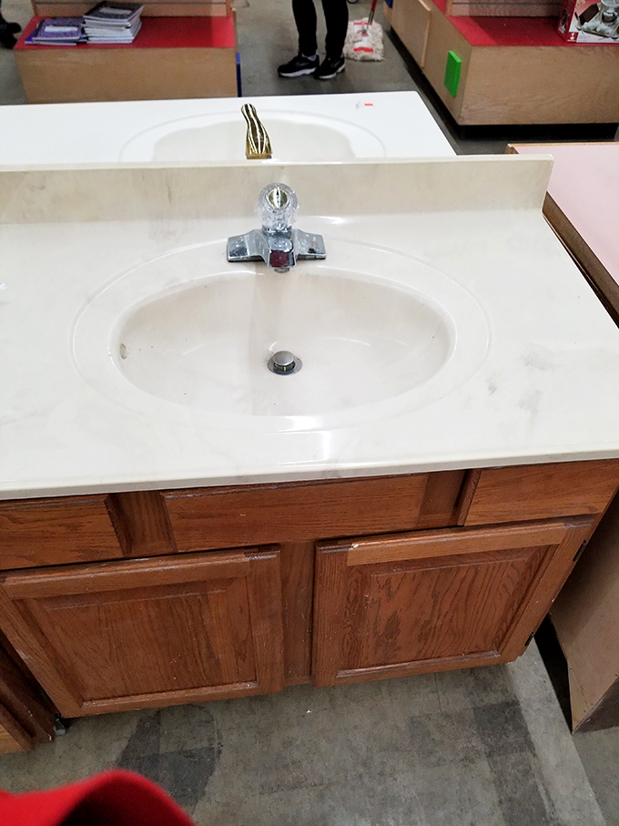 This sink has seen more dishes than a 1950s diner, and it's ready for your kitchen's second act.