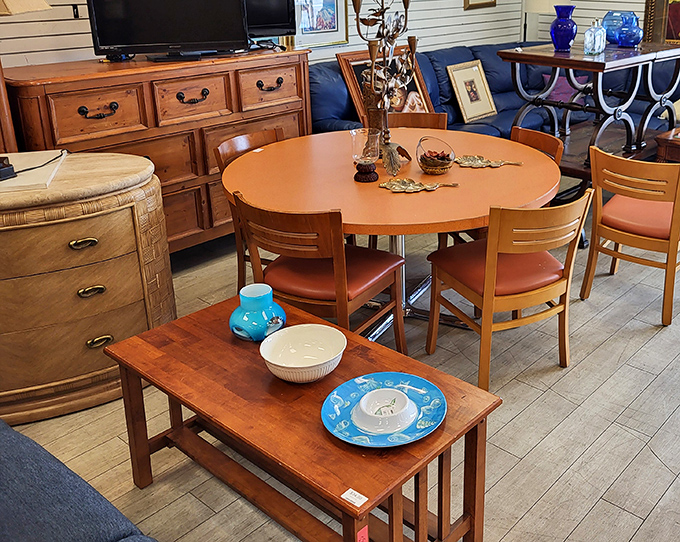 Mid-century modern meets contemporary comfort. That round dining table has hosted countless family dinners and is ready for yours.