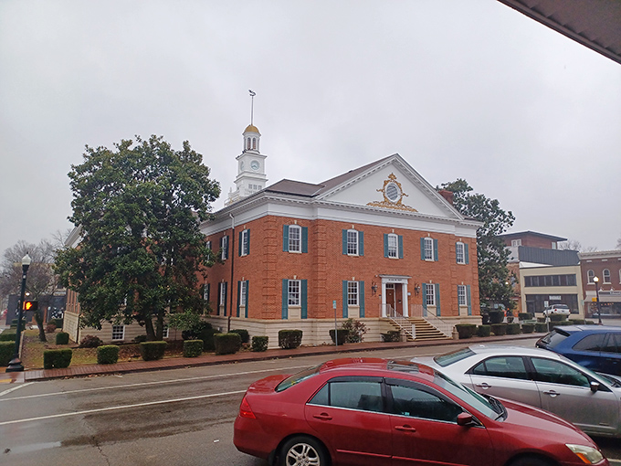Athens' courthouse gleams in the Tennessee sunshine. Those columns and that dome scream "important business happens here!"