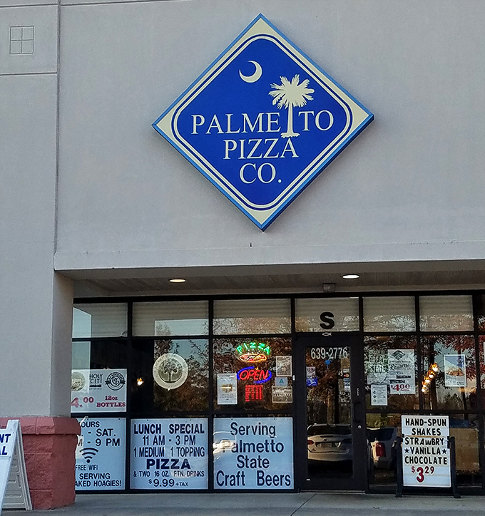 Palmetto Pizza proudly flies South Carolina's colors in its logo. State pride and hand-spun shakes &ndash; what's not to love?