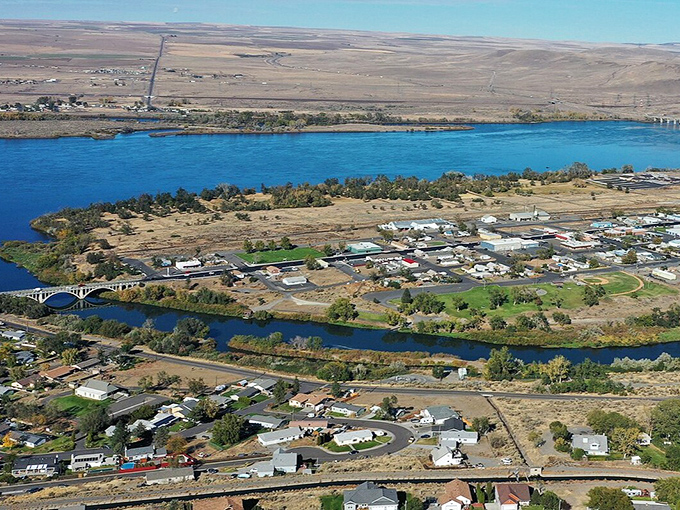 Umatilla's riverside setting offers peaceful retirement living where two mighty rivers meet without mighty housing costs.