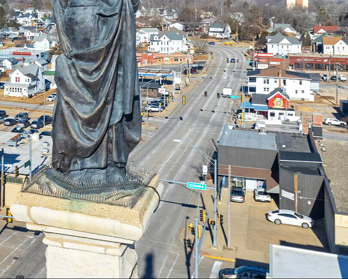 Friendly conversations happen naturally on Freeport's welcoming sidewalks. The kind of town where "running a quick errand" takes an hour because of all the chatting.