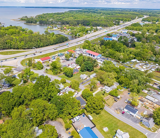 That "Welcome to Friendsville" sign isn't kidding&mdash;this place could teach big cities a thing or two about genuine hospitality. 