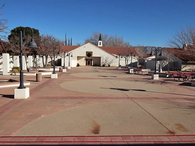 Hesperia's community plaza showcases Southern California's interpretation of Spanish architecture&mdash;clean lines, terra cotta roofs, and plenty of sunshine.