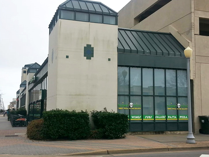 Clean lines and a prime location make Planet Pizza the perfect pit stop between beach and boardwalk adventures.