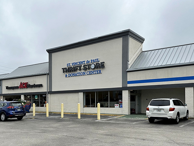 Clean lines and ample parking make this thrift store shopping experience stress-free. Your car and your wallet will thank you!