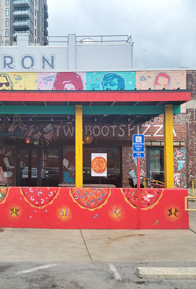 Where Italy meets Louisiana in a riot of color! Two Boots' vibrant exterior perfectly matches their bold flavor combinations.