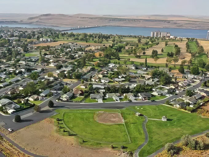 Wide open spaces and wide open possibilities—Umatilla's landscape mirrors the breathing room in your retirement budget.