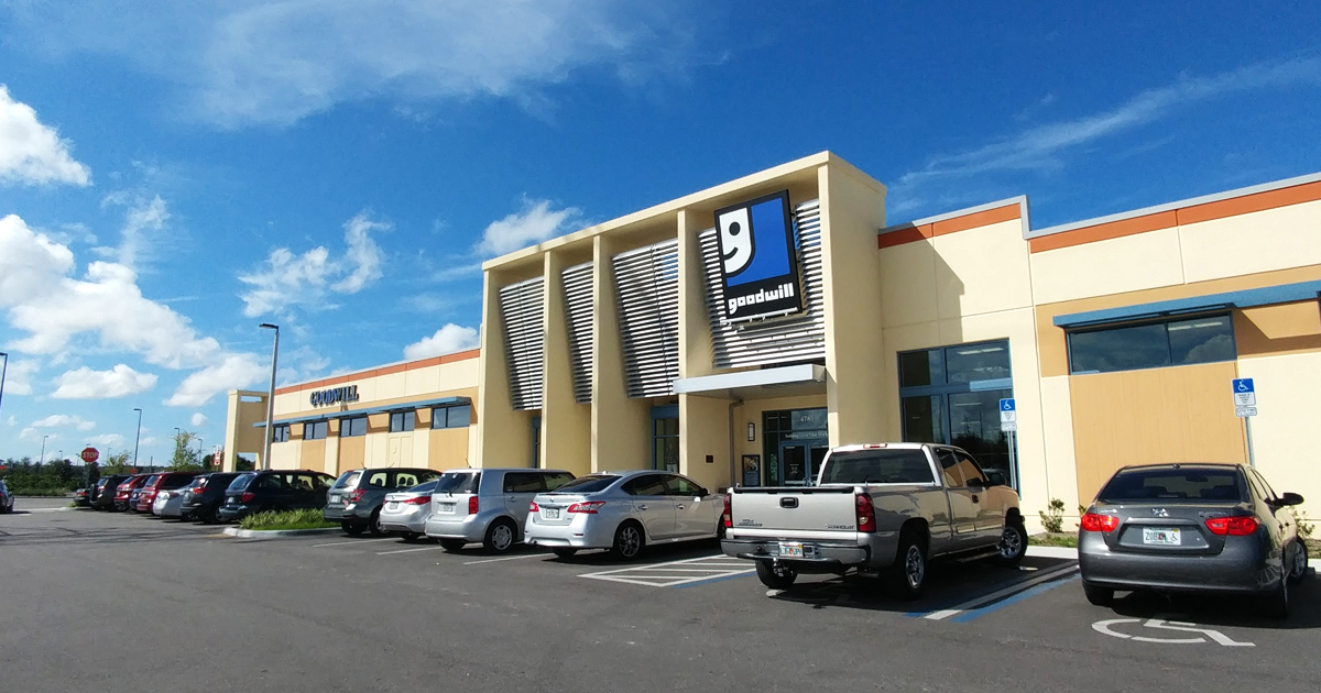 People Drive From All Over Florida To Hunt For Deals At This Gigantic ...