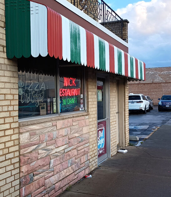 legendary illinois restaurant pizza ftr