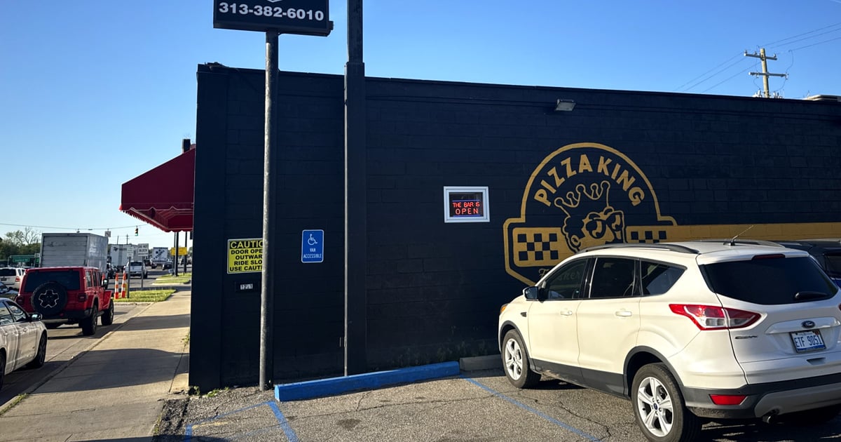 10 No-Frills Restaurants In Michigan That Locals Swear Have The Best ...