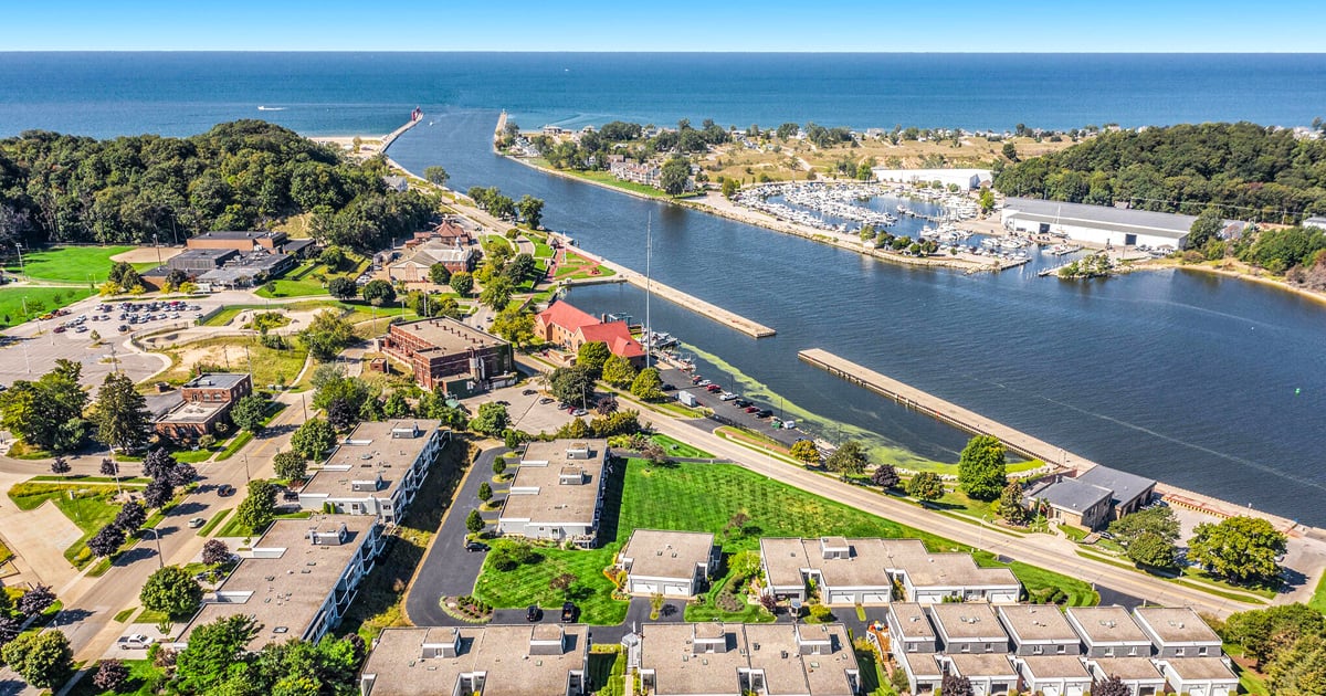 10 Charming Beach Towns In Michigan That Are Made For Stress-Free Weekends