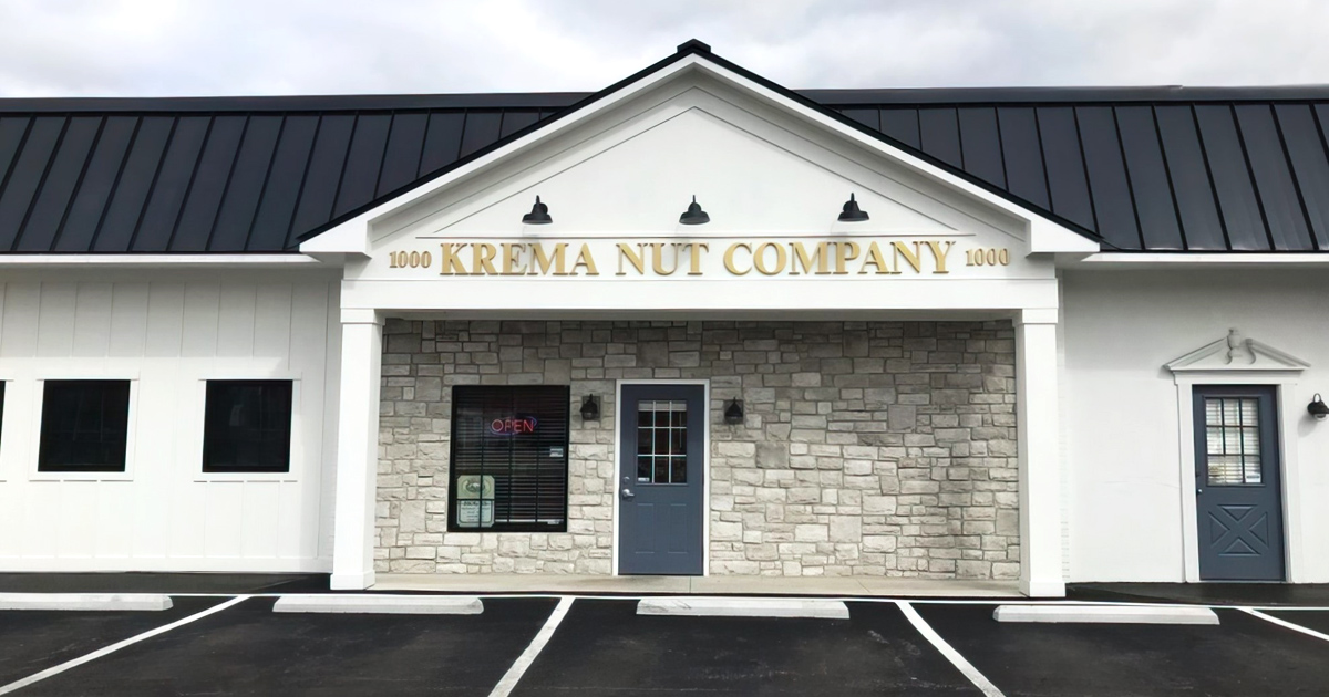 People Drive From All Over Ohio To Eat At This Tiny Mom-And-Pop Nut Store
