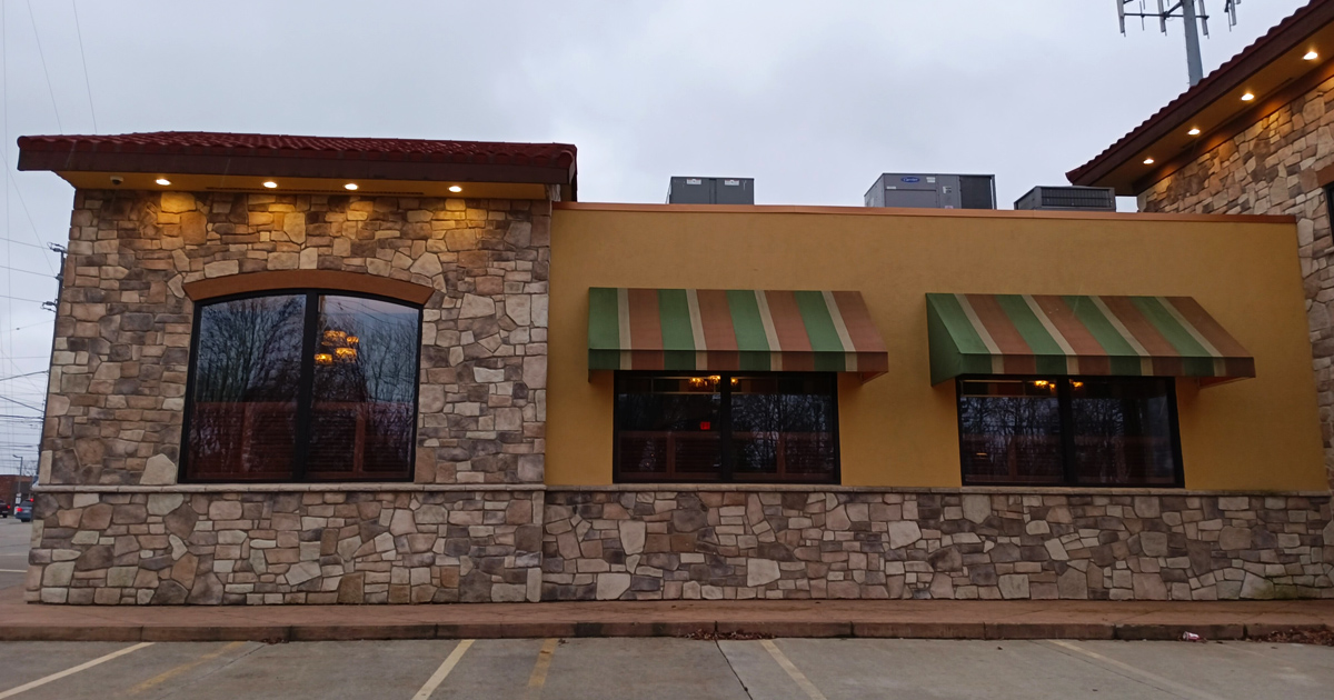 The Best Clambake In Ohio Is Hiding Inside This Old-Fashioned Restaurant