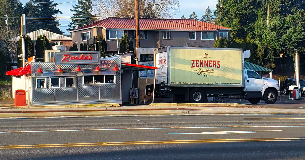 8 Legendary Restaurants In Oregon Locals Swear Have The Best Hot Dogs ...