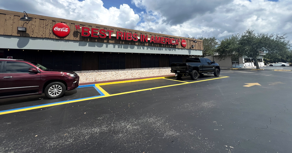 This Rustic BBQ Joint In Florida Serves Up The Best Onion Rings You’ll ...