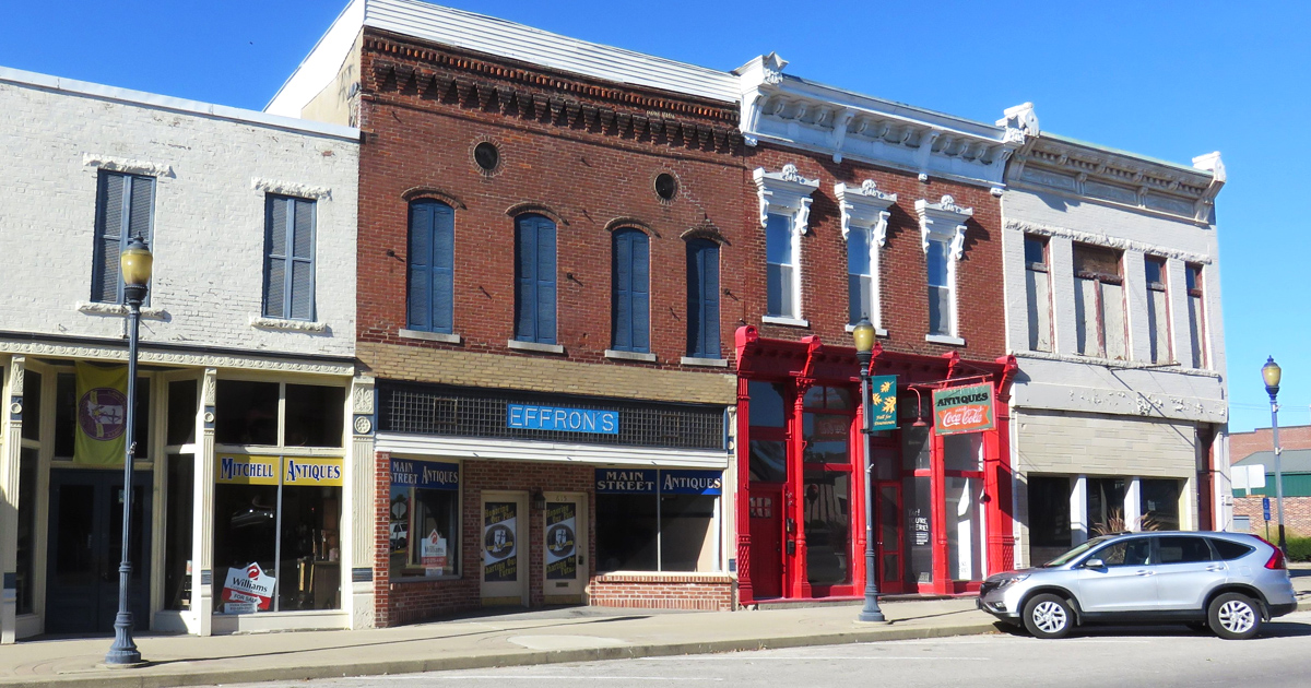 The Dreamy Town In Indiana That’s Perfect For A Slow-Paced Weekend Drive