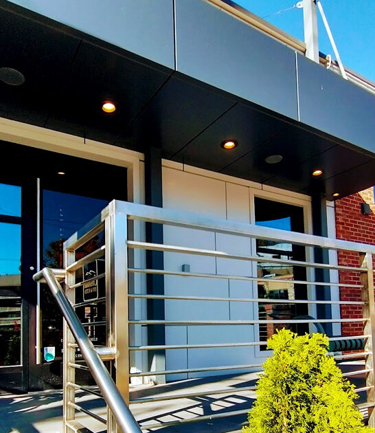 unassuming restaurant seafood tennessee ftr