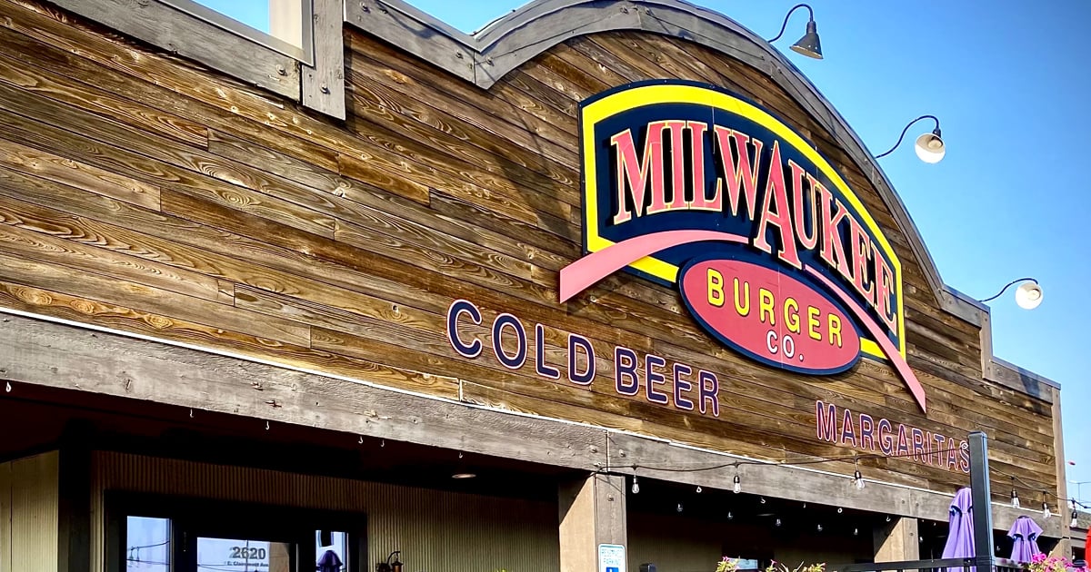 People Drive From All Over Wisconsin For The Fish Fry At This ...