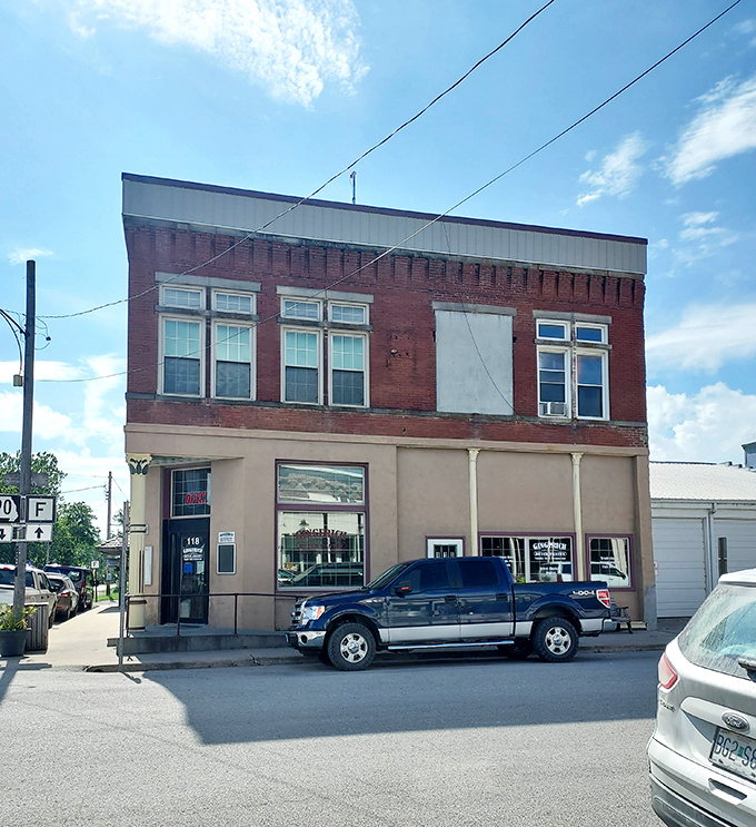 The unassuming brick exterior of Gingerich Dutch Pantry stands like a culinary sentinel on Jamesport's main street, promising homestyle treasures within