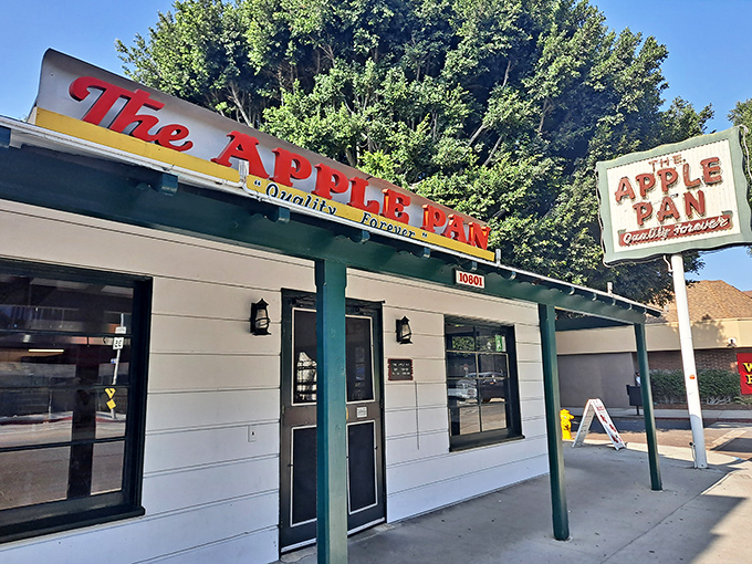 The unassuming white building on Pico Boulevard has been stopping traffic since the Truman administration. Time travel never looked so delicious.