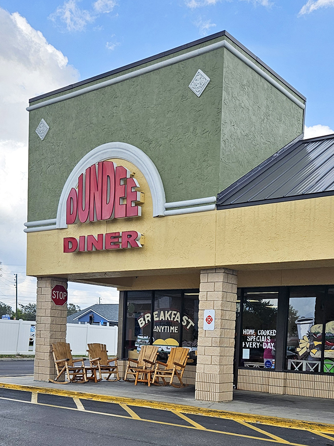 The green and yellow facade of Dundee Diner beckons with its promise of "Breakfast Anytime" and those wooden rocking chairs&mdash;Florida's version of a velvet rope line.