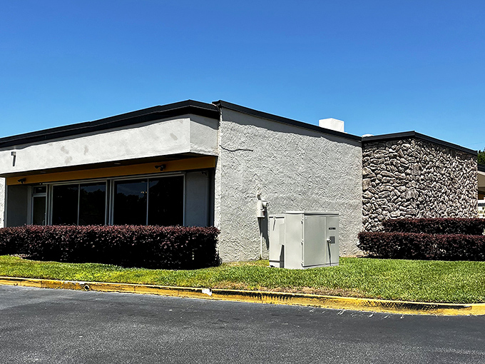 The coral-colored exterior with its distinctive green roof stands as a beacon of breakfast hope for hungry travelers along Central Florida's highways.