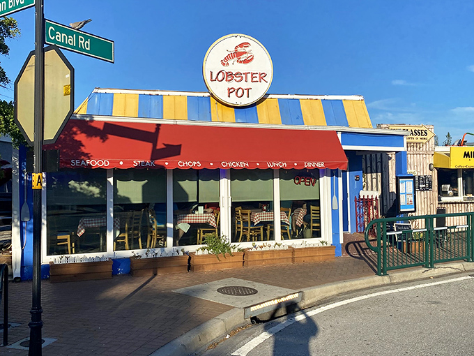 Sometimes the best restaurants look like your neighbor's beach house decided to start serving incredible seafood.