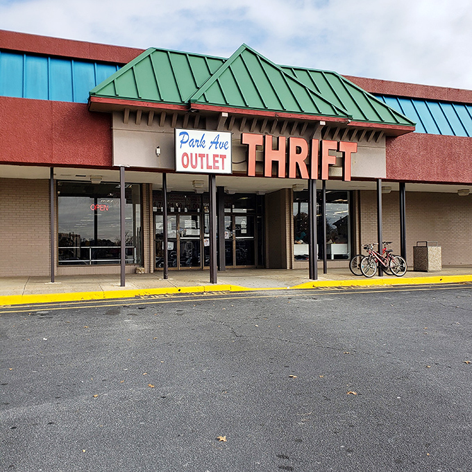 The distinctive green-roofed entrance to Park Avenue Thrift Outlet stands like a portal to treasure-hunting paradise. Adventure awaits beyond those doors!