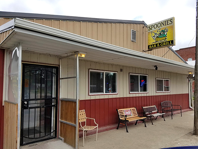 The unassuming exterior of Spoonies Bar & Grill stands proudly against the Illinois sky, proving great food doesn't need fancy architecture to be legendary.