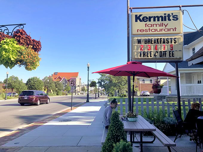 The sign says it all&mdash;breakfast, lunch, and that magical free coffee refill promise.