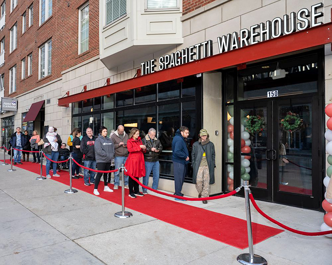 The Spaghetti Warehouse lights up Columbus evenings like a beacon for carb-lovers. That red carpet isn't just for show&mdash;it's preparing you for the celebrity treatment your taste buds deserve.