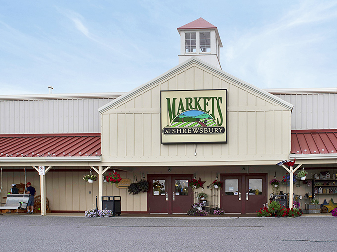 The classic barn-inspired architecture with its distinctive cupola isn't just charming—it's a beacon for hungry travelers seeking authentic Pennsylvania Dutch flavors.