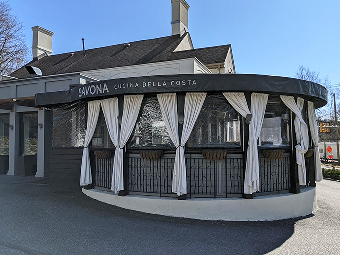 Savona's colonial charm welcomes you like an old friend who happens to have impeccable taste and a killer wine cellar.