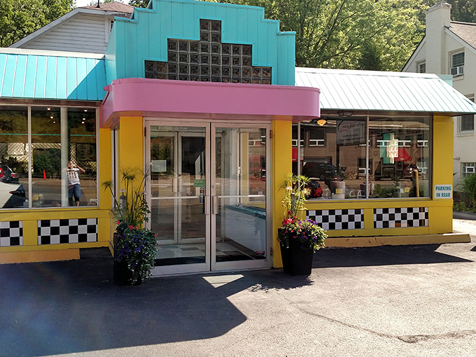 Welcome to color therapy with a side of breakfast! Valliant's exterior is like Miami Vice met a '50s diner and decided to throw a party.