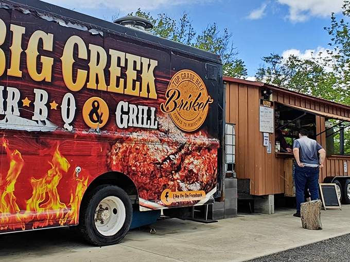 Like a barbecue food truck that decided to put down roots, this colorful mobile setup announces serious smoking intentions to lucky Lehighton locals.