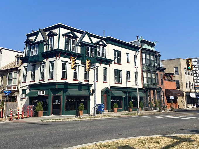 Roxy's Cafe stands proudly on its corner in Harrisburg, its distinctive green trim and historic architecture promising comfort food that predates the concept of "branding consultants."