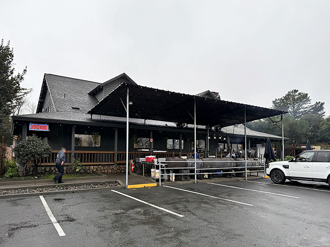 Rain or shine, this unassuming BBQ haven stands ready to transform your ordinary lunch into a smoky revelation.