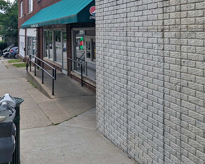 The unassuming brick fa&ccedil;ade of Union Street Diner hides culinary treasures within, like a delicious secret Athens residents have been keeping from the rest of Ohio.