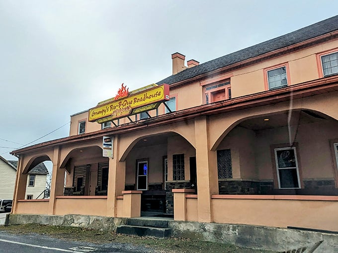 The peach-colored exterior of Grumpy's might not scream "barbecue paradise," but that yellow sign is like a smoke signal calling to your hungry soul.