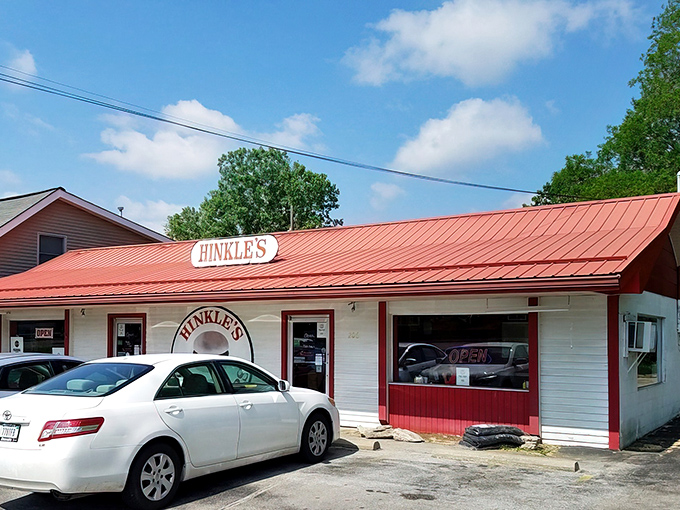 The red-roofed sanctuary of smashed burger perfection stands proudly on Bloomington's landscape, a beacon for hungry souls seeking honest-to-goodness comfort food.