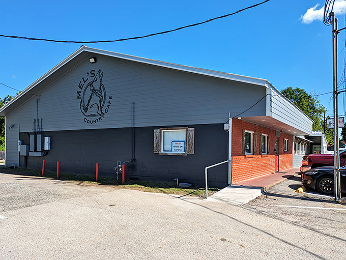 The unassuming exterior of Mel's Country Cafe stands like a culinary time capsule in Tomball, promising authentic flavors rather than architectural flourishes.