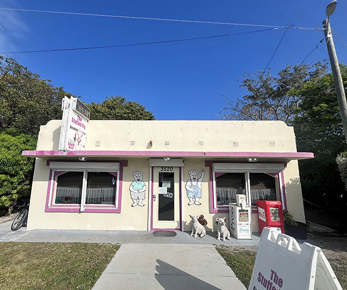 The unassuming white building with purple trim might not scream "culinary destination," but locals know this modest exterior houses breakfast magic worth traveling for.