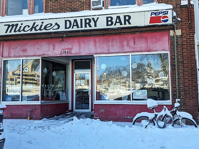 That vintage Pepsi-flanked sign hasn't changed in decades&mdash;why mess with perfection when you've already got customers lining up outside?