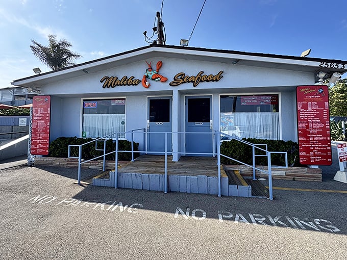 The line forms to the right, folks! When locals and tourists alike queue up this eagerly, you know you're in for something special.