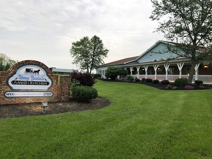The welcoming exterior of Mary Yoder's Amish Kitchen stands ready for hungry travelers, like a culinary lighthouse guiding you home through Ohio's countryside.