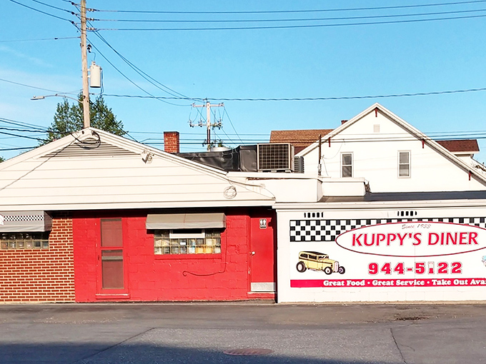 The unassuming exterior of Kuppy's Diner hides culinary treasures within. Like all great diners, it promises more on the inside than its modest fa&ccedil;ade suggests.