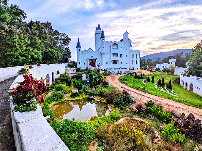 A fairytale vision in white, Uhuburg Castle rises majestically above its reflecting pond, proving that Georgia can do European fantasy with surprising conviction.