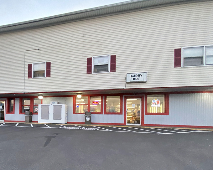 The unassuming exterior of The Buckeye Barn proves once again that culinary treasures often hide in plain sight. Those burgundy-trimmed windows have witnessed countless pie pilgrimages.
